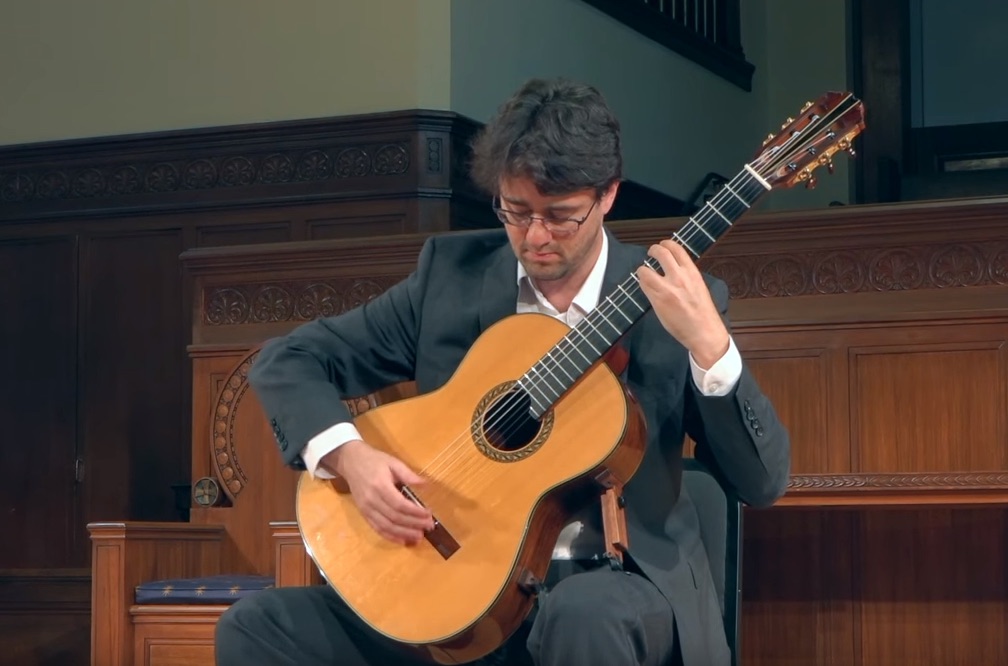 Yuri Liberzon plays Brouwer | This is Classical Guitar