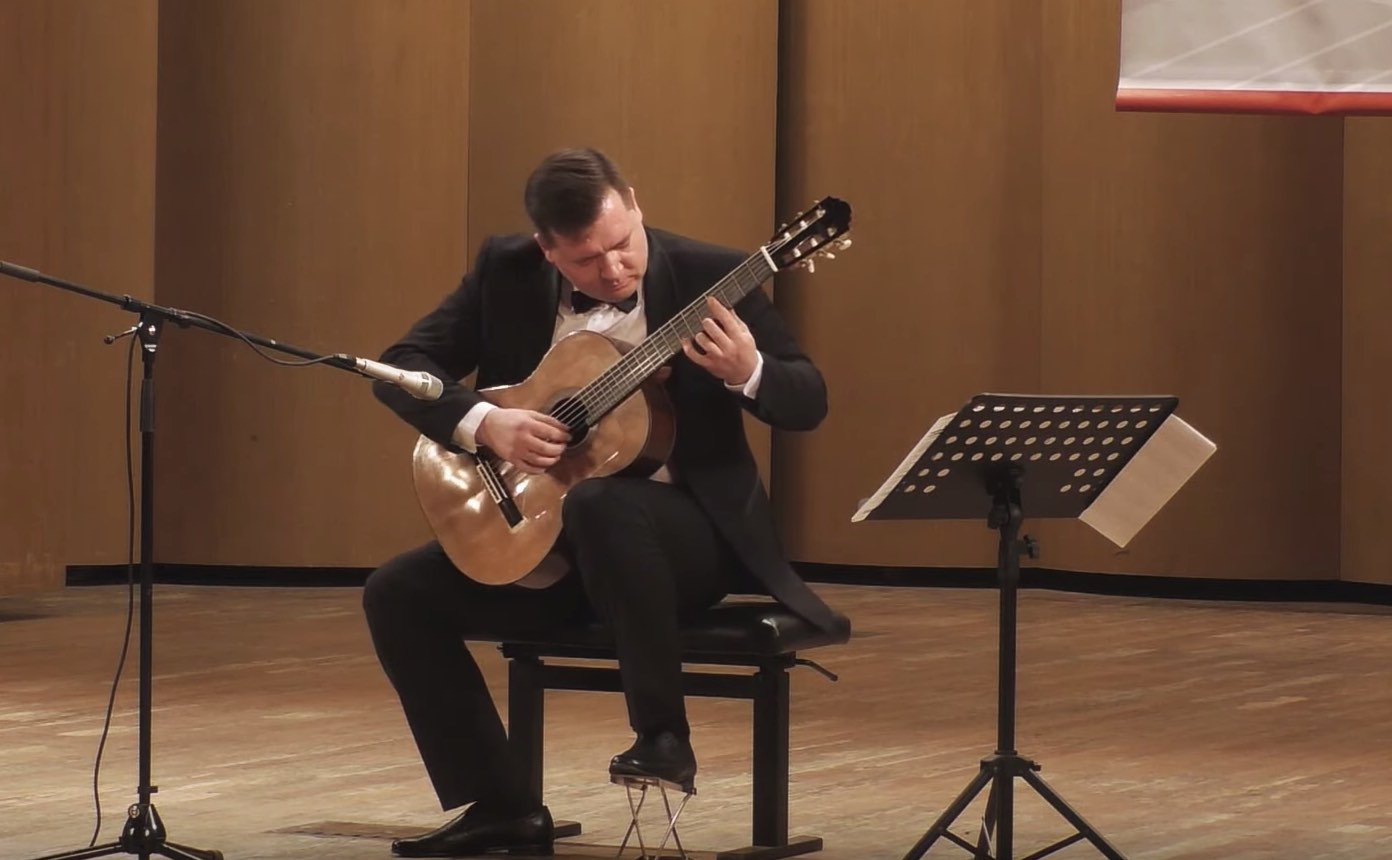Dmitriy Murin Plays Pensée fugitive by Mertz | This is Classical Guitar