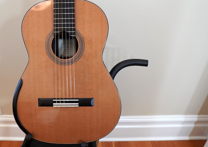 Review: Guitarlift – Back Mounted Guitar Support and Rest | This is ...