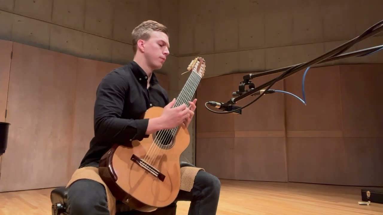 Simon Farintosh Plays Maцi by Kuhn | This is Classical Guitar